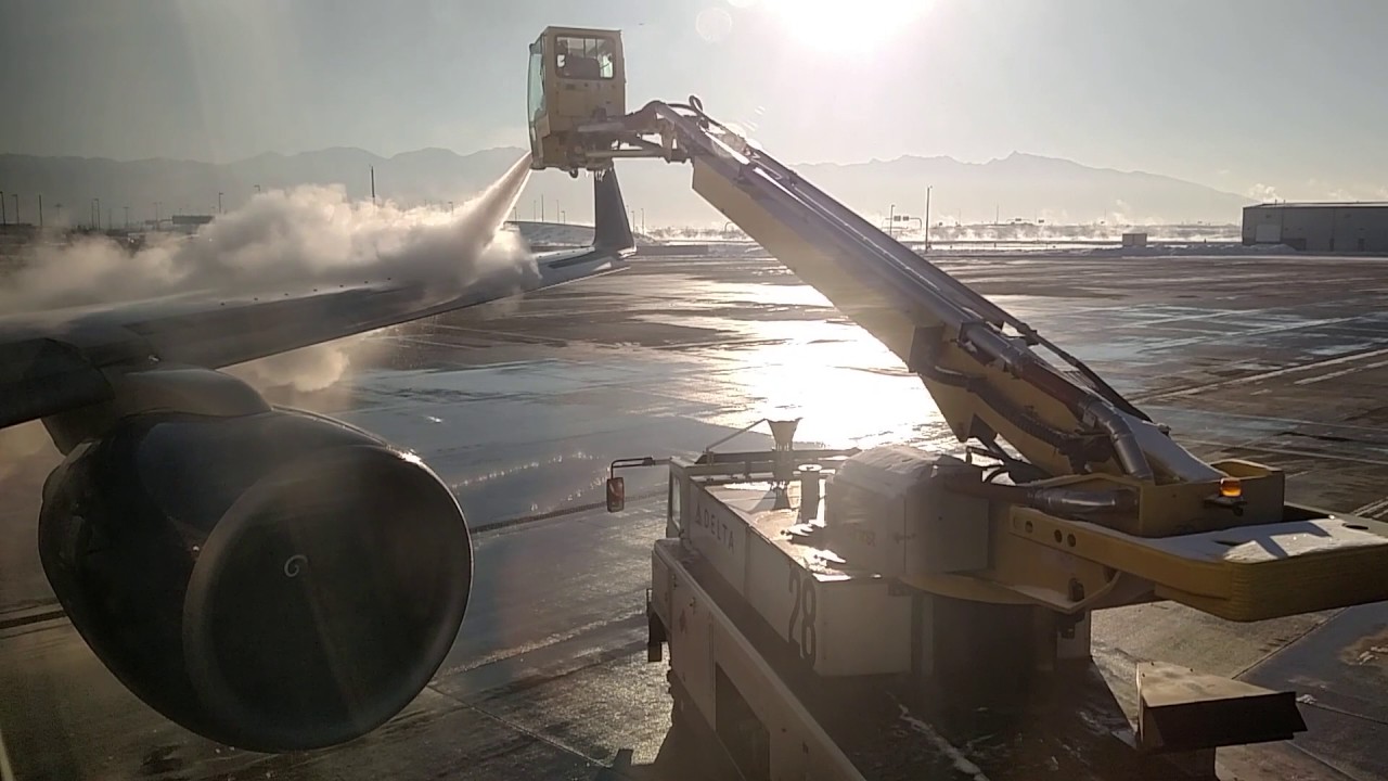 De-icing Delta 757 Five-degree Weather SLC International - YouTube