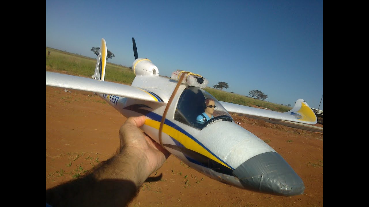 Bixler 1.1 Voando sobre a pista da Cidade Osfaya/Luziânia/GO/Brasil ...