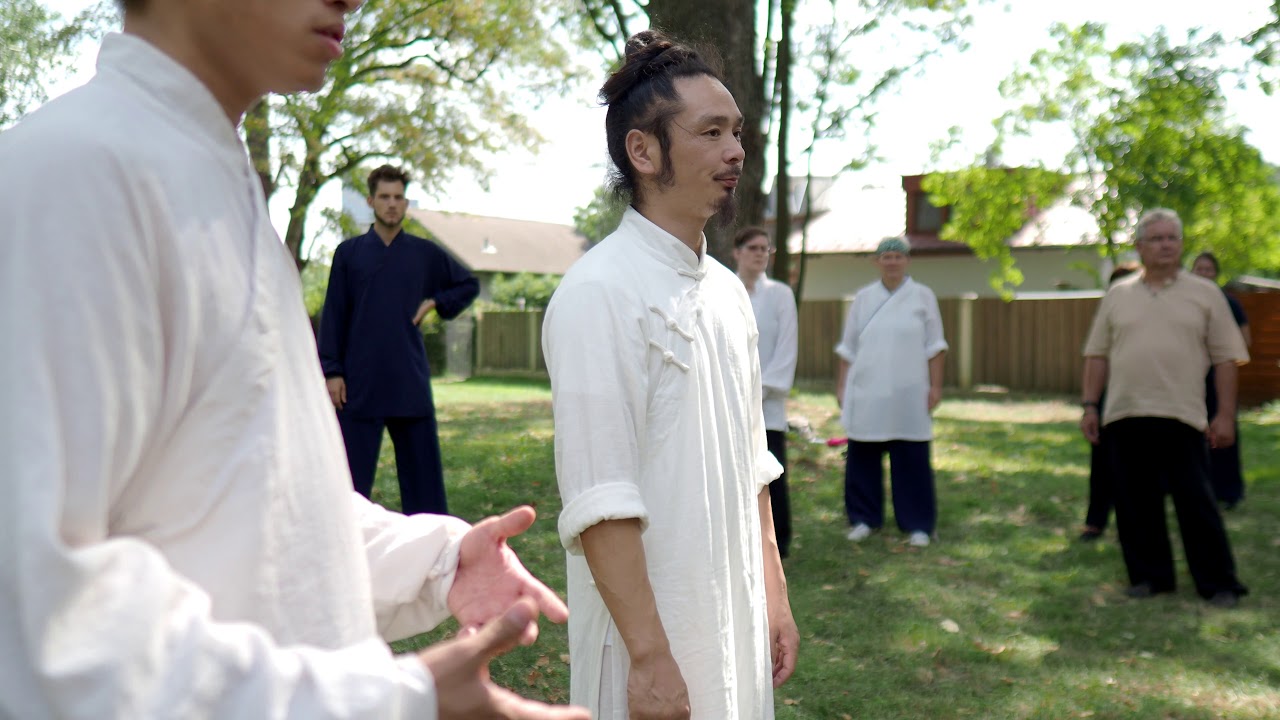 Master Chen Shiyu teaches us the beginning of Tai He Quan - YouTube