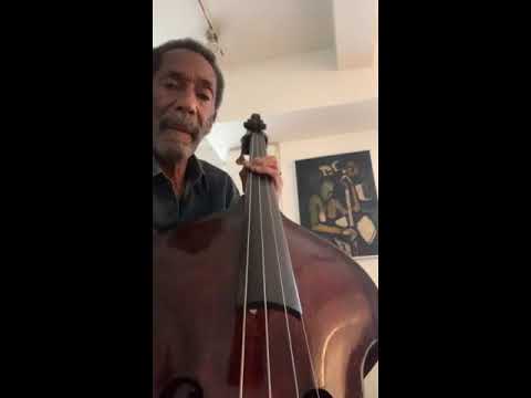 Ron Carter plays the piccolo bass - #roncarterbassist - YouTube
