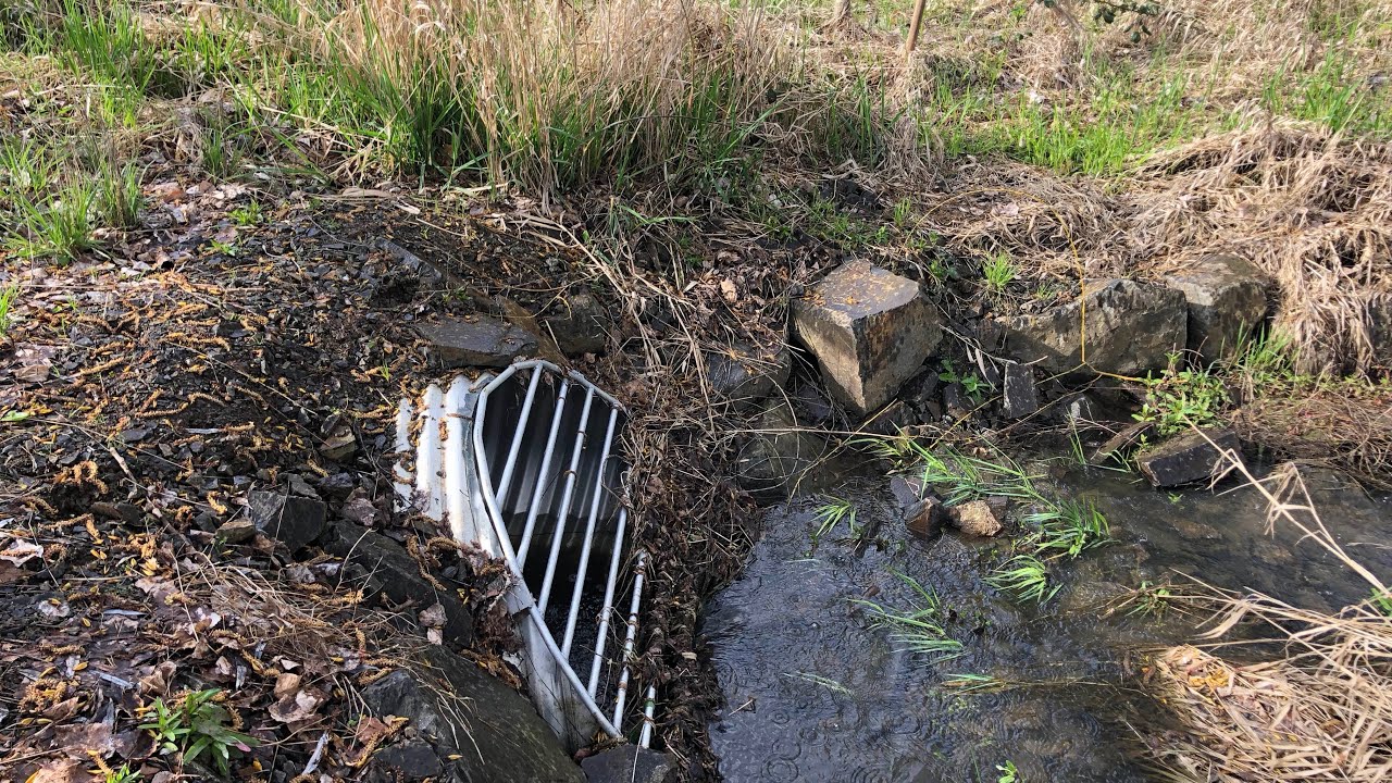 Unclogging Culverts with Trash Rack - YouTube