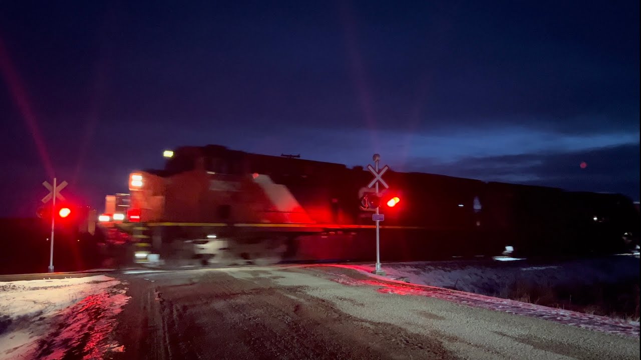 [4K] Long CN Train 594 East in the last bits of Daylight at McCullys ...