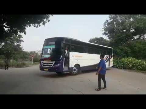 BUS BERDIKARI BERANGSUR KELUAR DARI LOKASI WISATA "WATER KINGDOM MEKAR ...