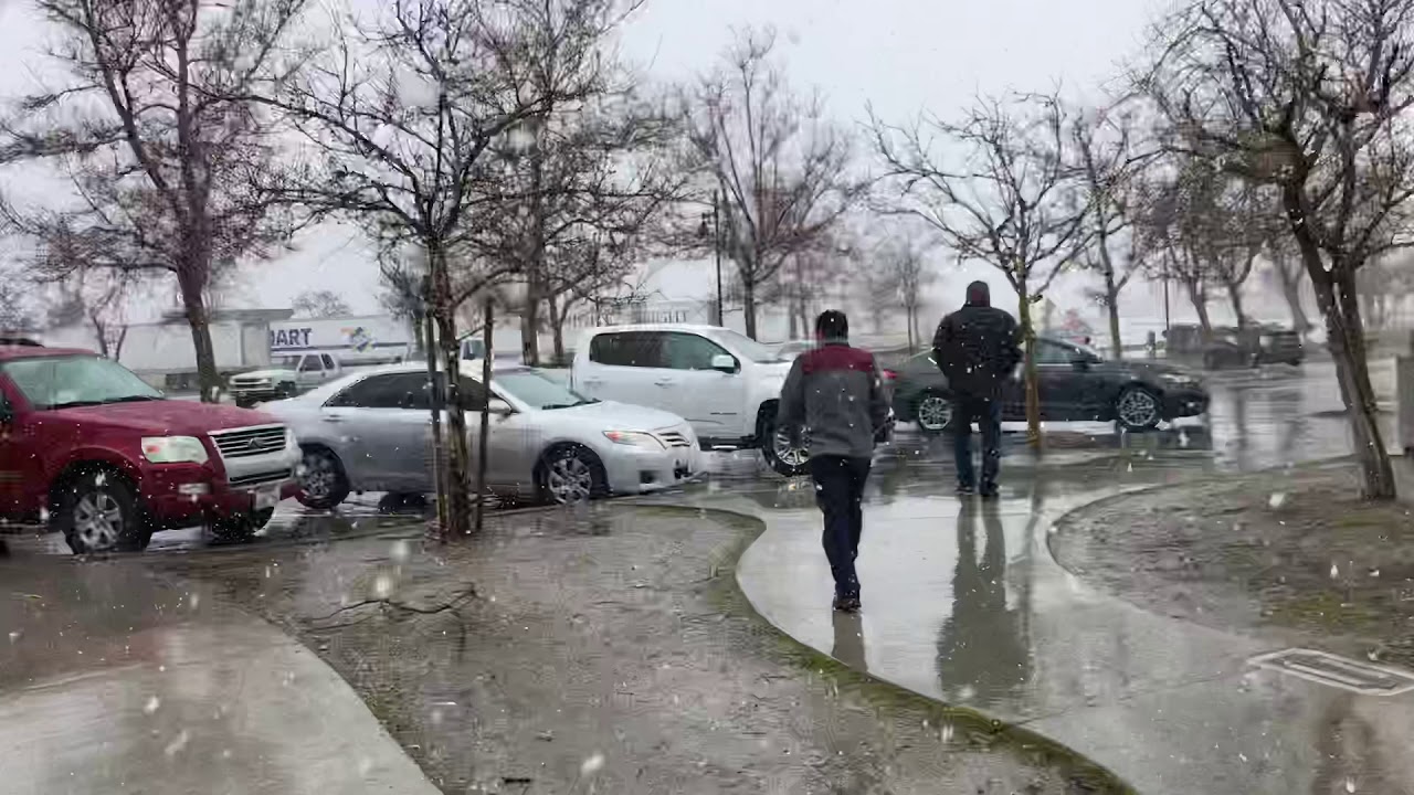 Snow at Bakersfield grapevine summit - YouTube