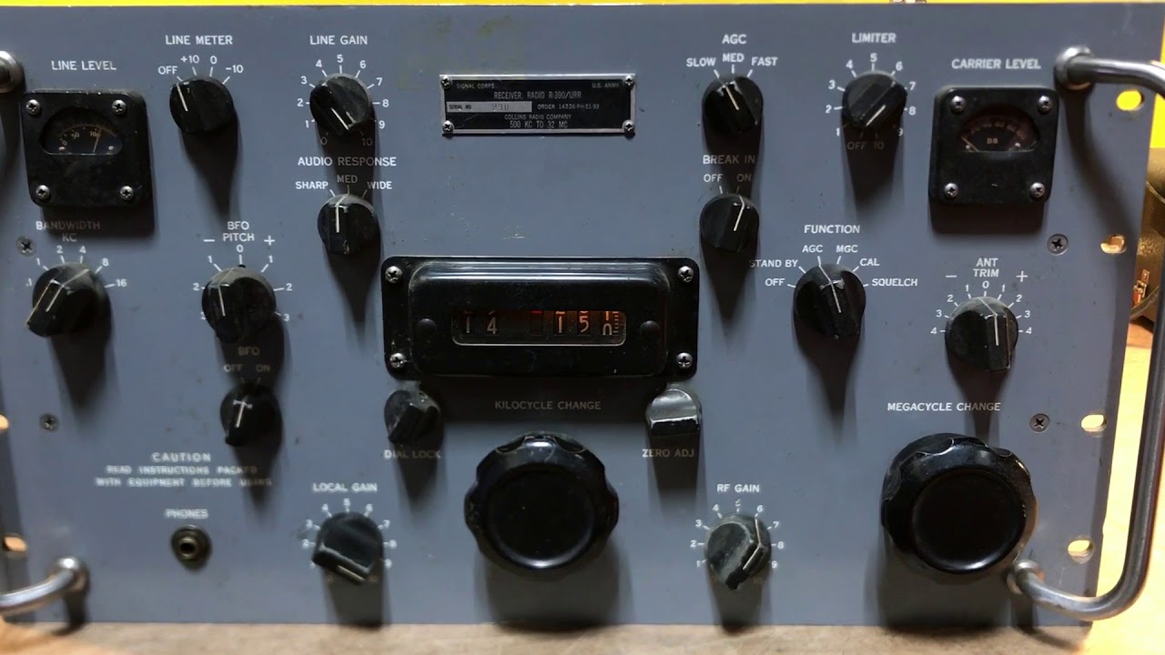 Collins R-390 Receiver - YouTube