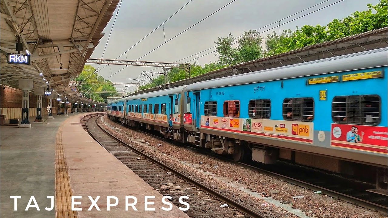 Taj Express departing from Raja Ki Mandi Railway Station | ताज ...