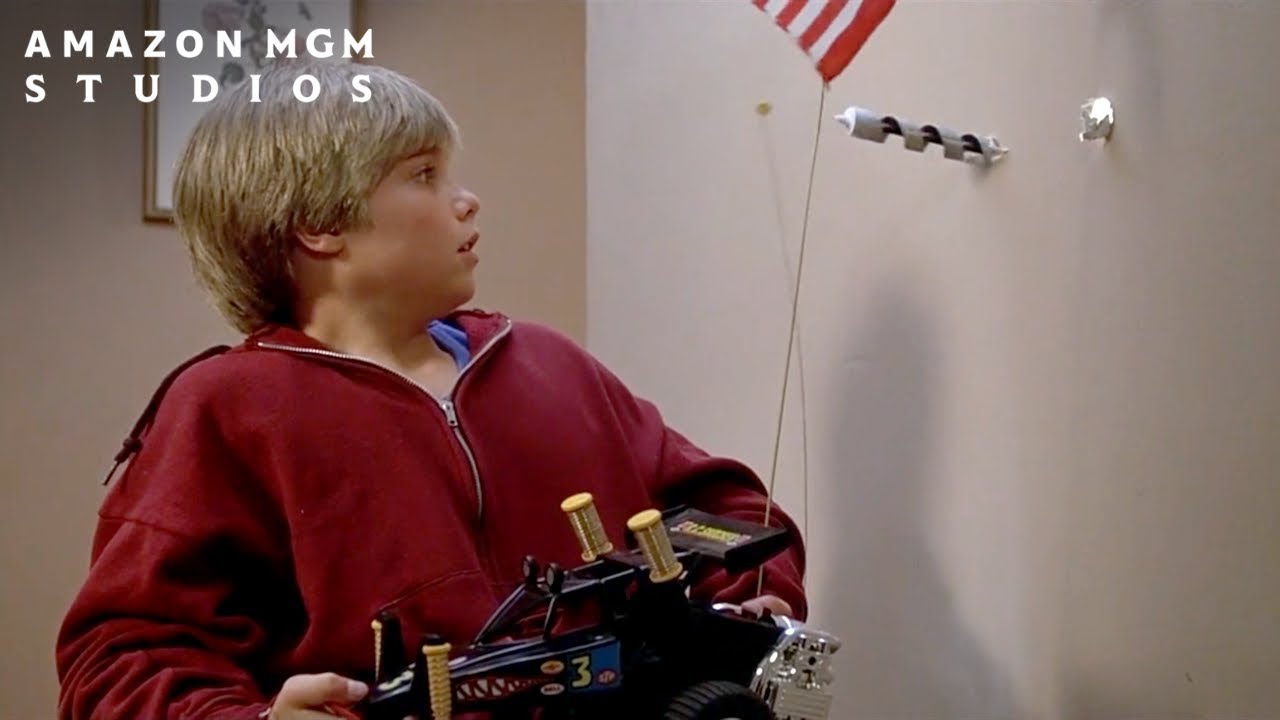 MAC AND ME (1988) | Alien in the Walls | MGM - YouTube