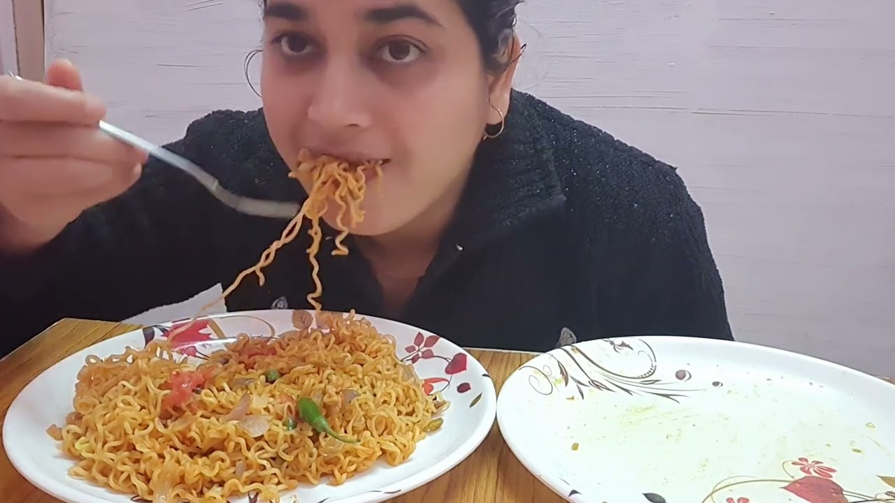 VERY HOT AND SPICY MASALA MAGGI N 😋 SPICY YIPPEE EATING SHOW MUKBANG ...