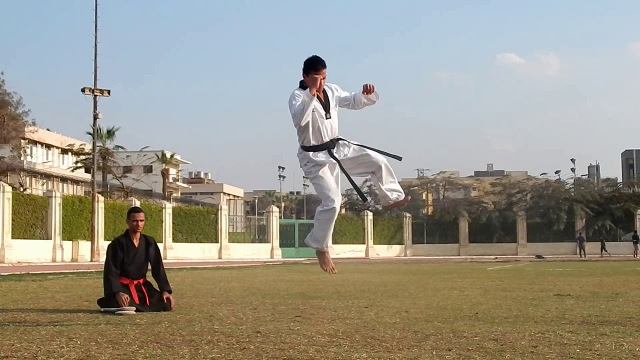 تعلم التايكوندو الركلة الخلفية المزدوجة Taekwondo jumping 360 back kick ...