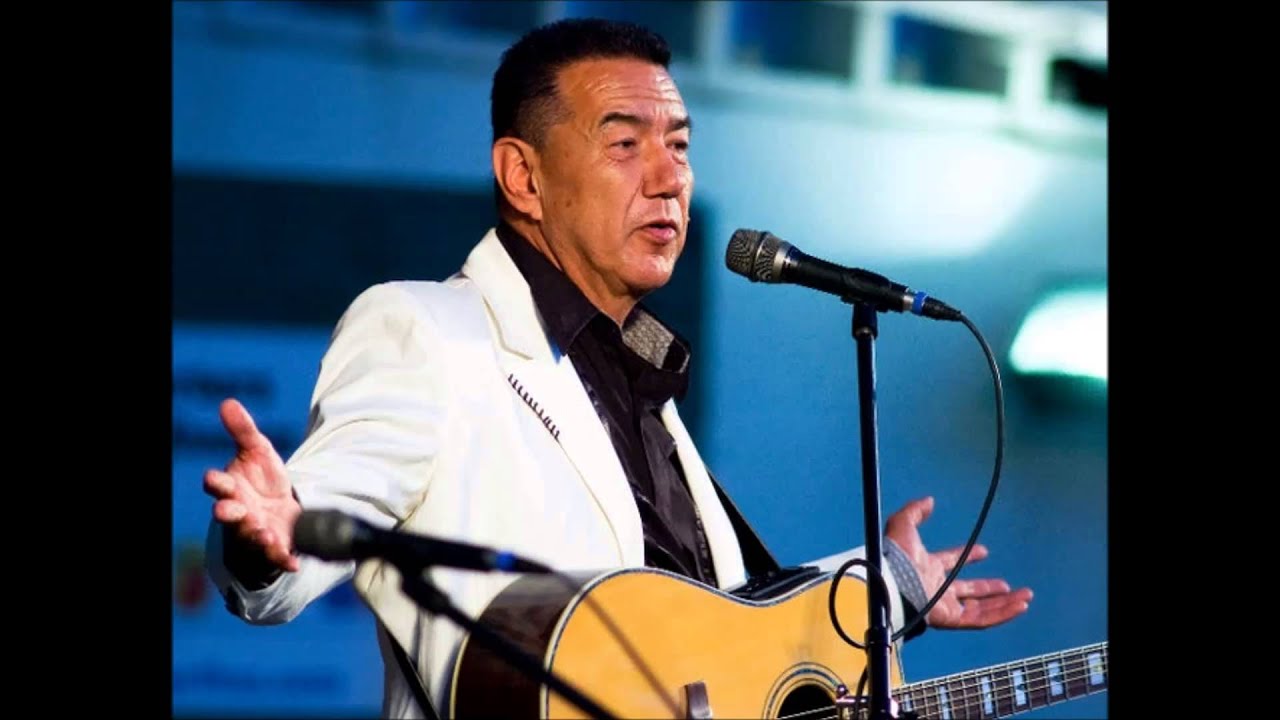 Singer Tom Jackson - YouTube