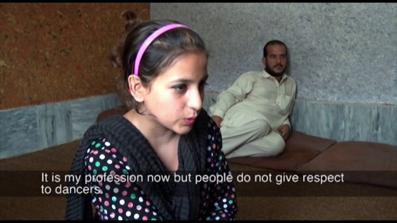 Dancing Girl Swat - YouTube