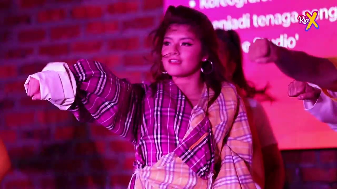 NIK QISTINA Serba Boleh... l . DANSA DAN SING - YouTube