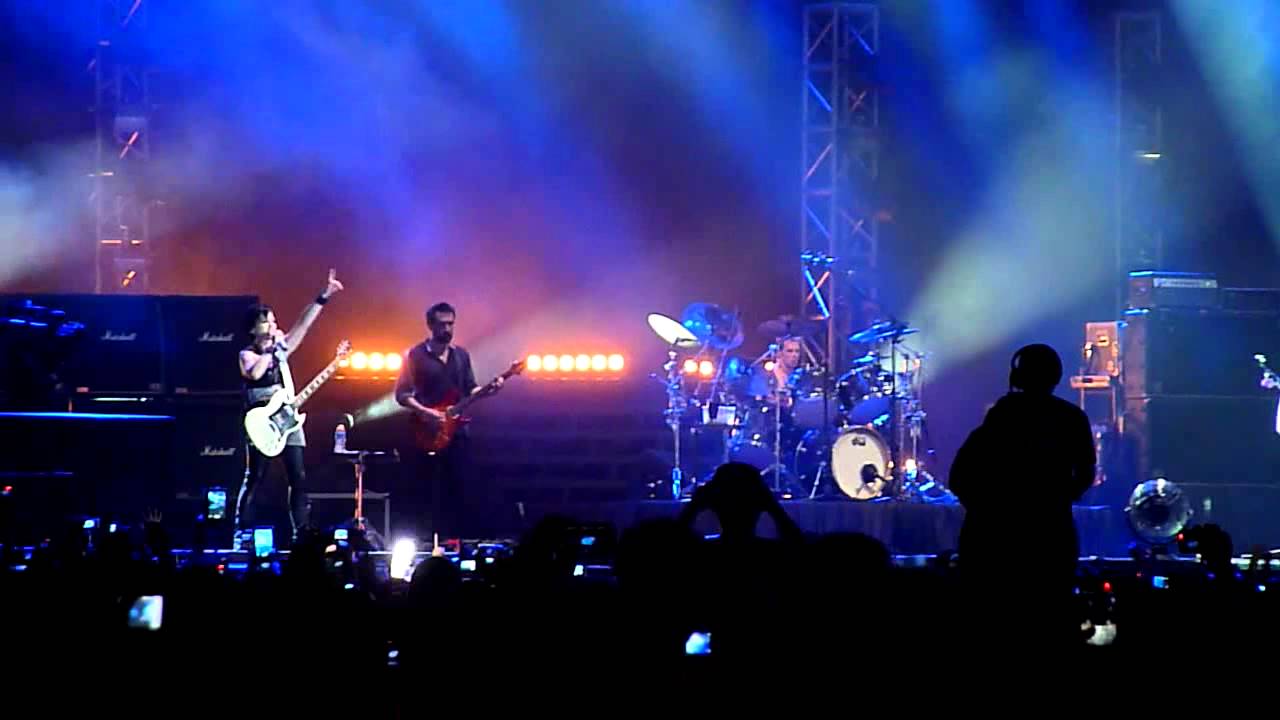 [HD] The Cranberries - Zombie (Live in Jakarta 2011) - YouTube