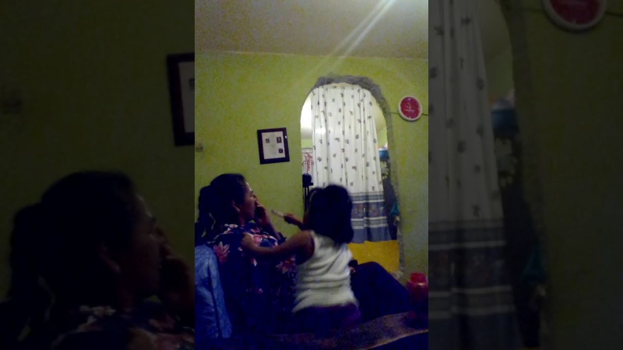 Kevin. El feo. - YouTube