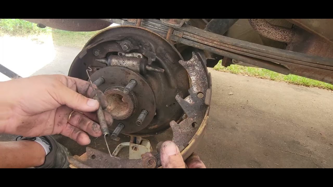 How to disassemble and identify the rear brake assembly 2003 Ford ...