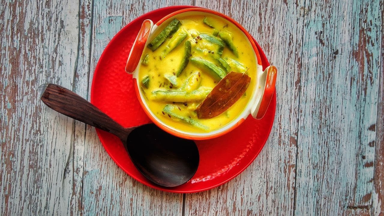 Dudh Jhinge Recipe | Ridge Gourd Recipe with Milk Bengali style - YouTube
