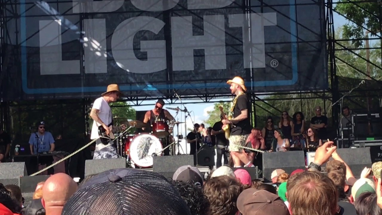 Highly Suspect- Little One (Buzzfest 2017) - YouTube