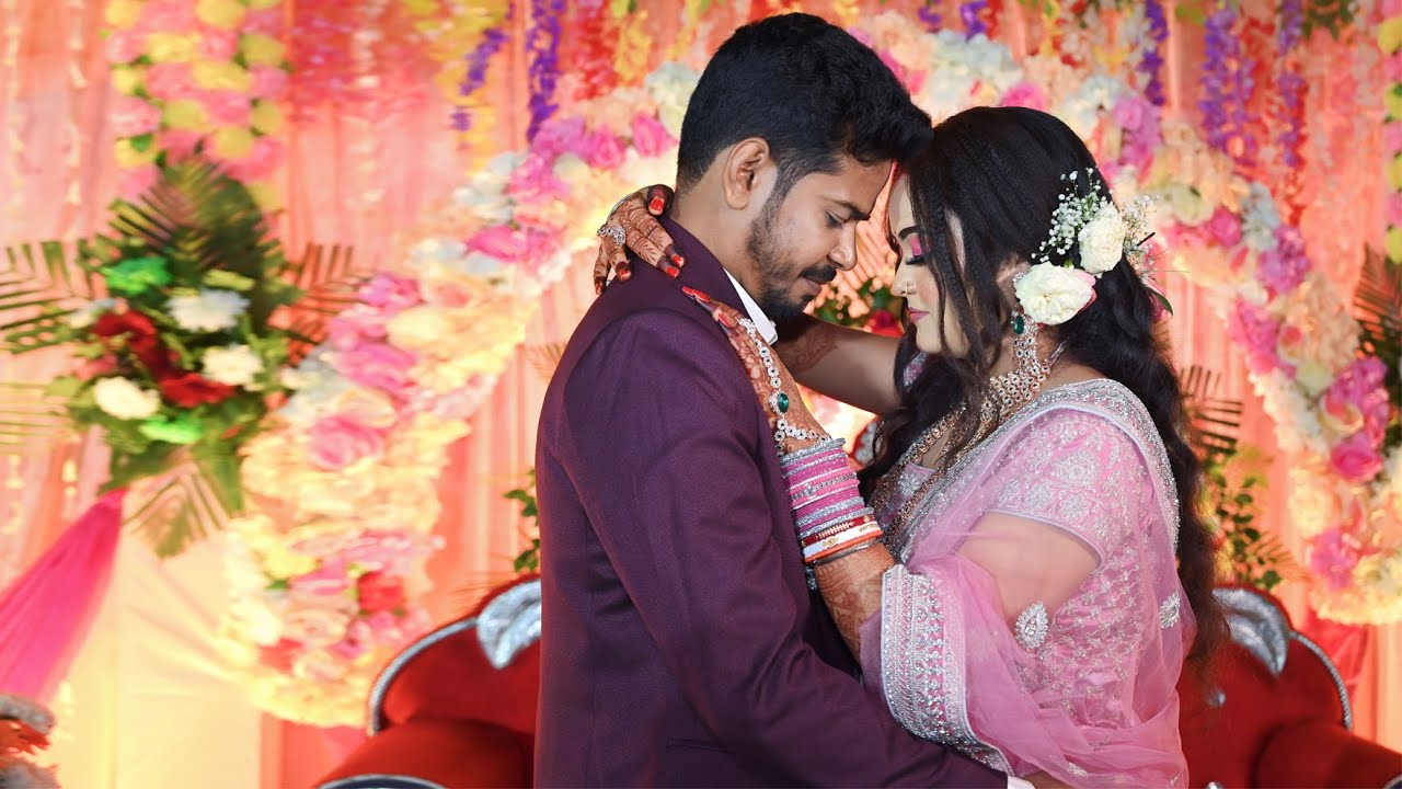 Groom Surprise Dance for Bride - Wedding of Techy Bhaisaab - YouTube