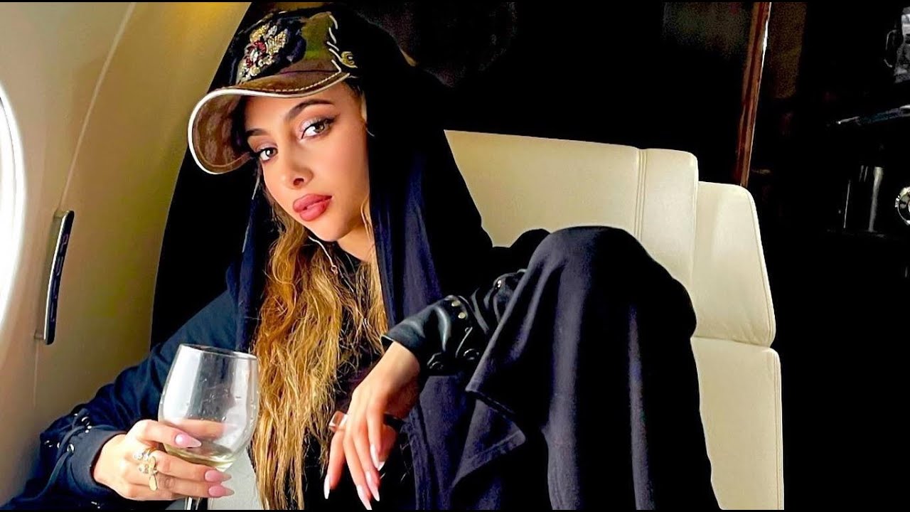 Mar Solís nos presenta su nuevo tema Quédate - YouTube