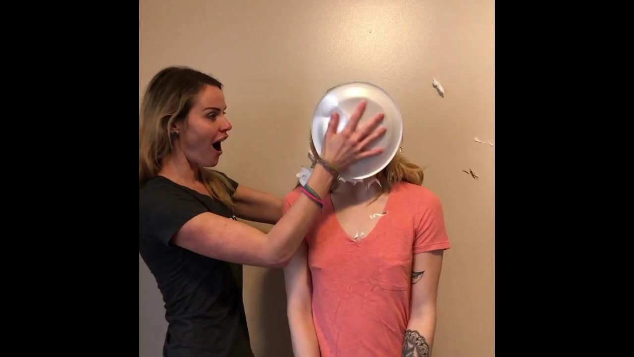 Girl Pies Her Sister 2 Funny Pied Youtube