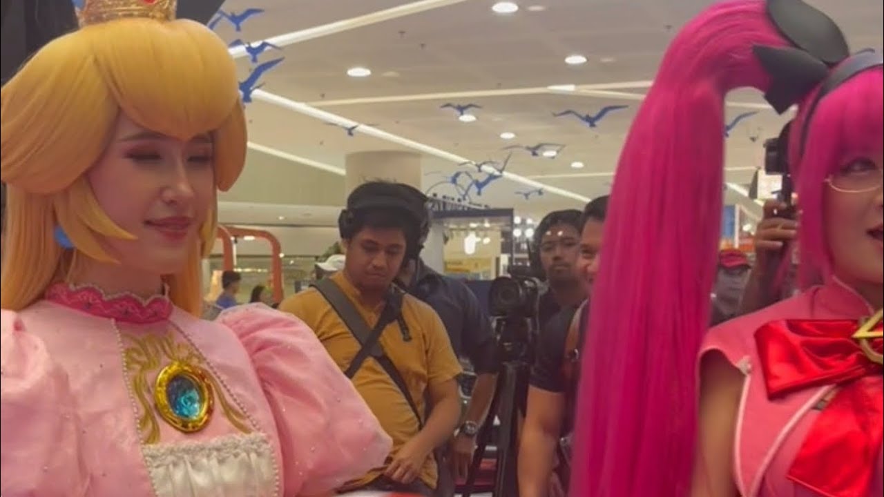 Encounter with Cosplayers - YouTube