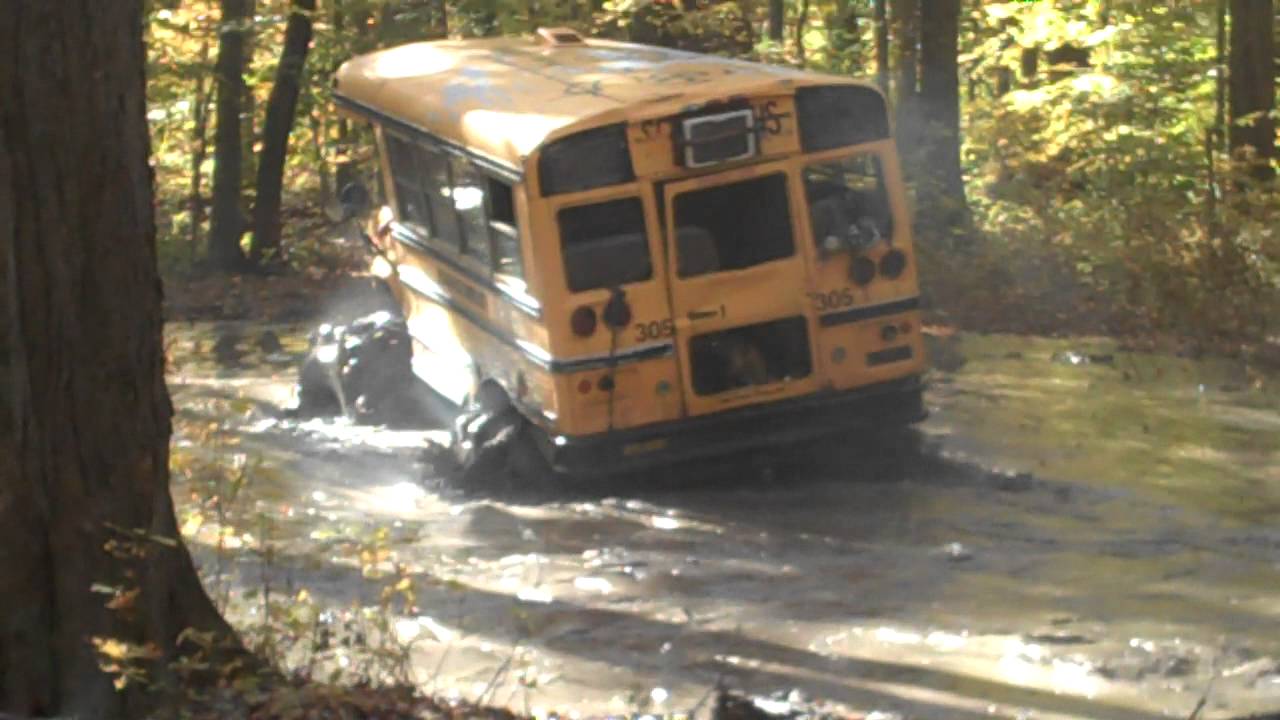 #MudBogging #Shortbus #monstertruck - YouTube
