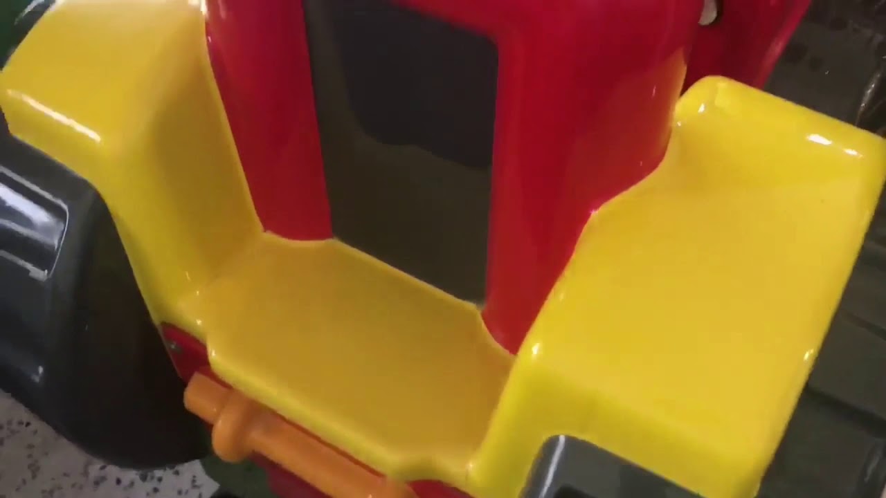 Tractor Tom kiddie ride - YouTube