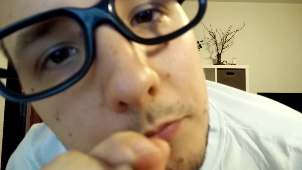 ASMR Eye Exam - Doctor roleplay (Light triggers, whispering, tapping ...