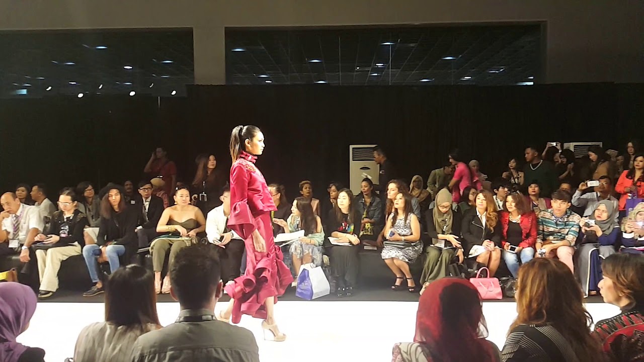 Our model strut the RUNWAY for Malaysia Fashion Week - YouTube