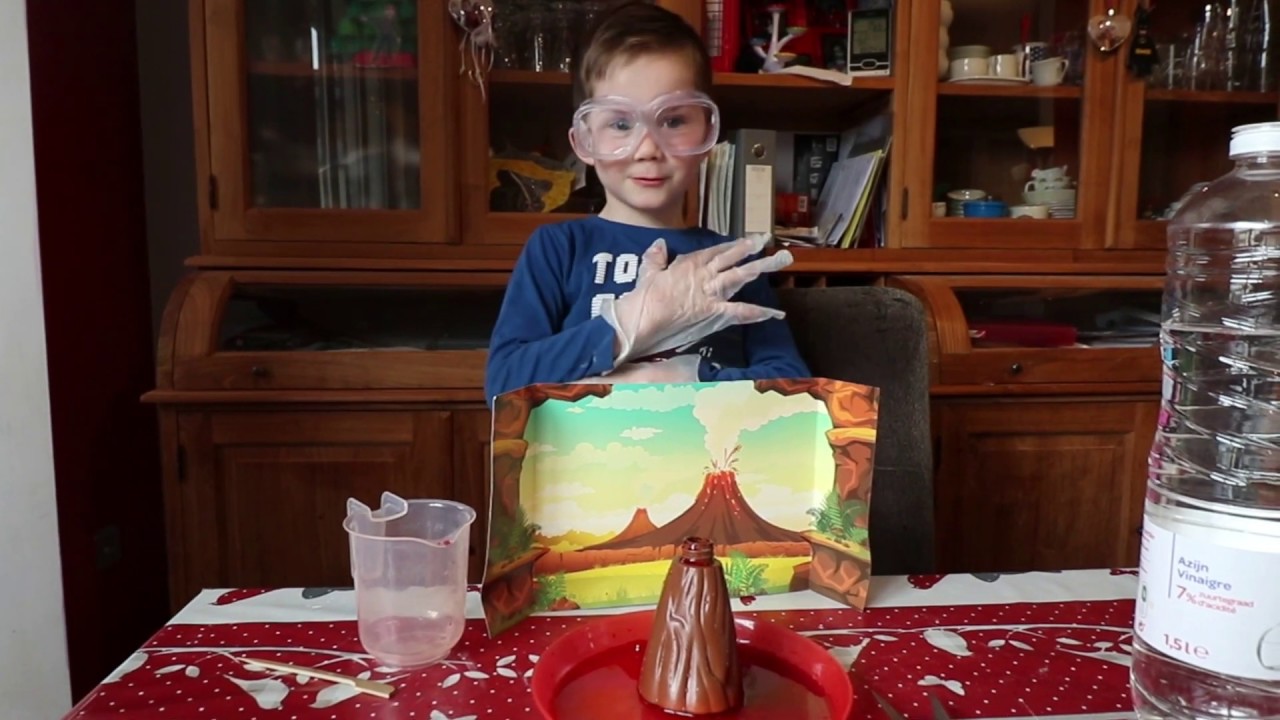 Réalisation d'un volcan by Raphaël/Ultimate science lab 4 in 1 - YouTube
