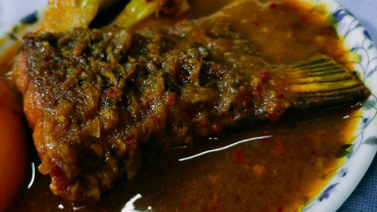 আলু কচু দিয়ে সিলভারকাপ মাছ (Silver cup fish with mashed potatoes ...