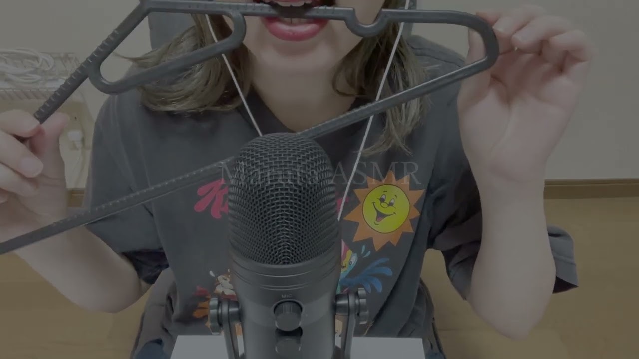 呼称発表 】ハンガーを噛む音／Bite the hanger【asmr】 - YouTube