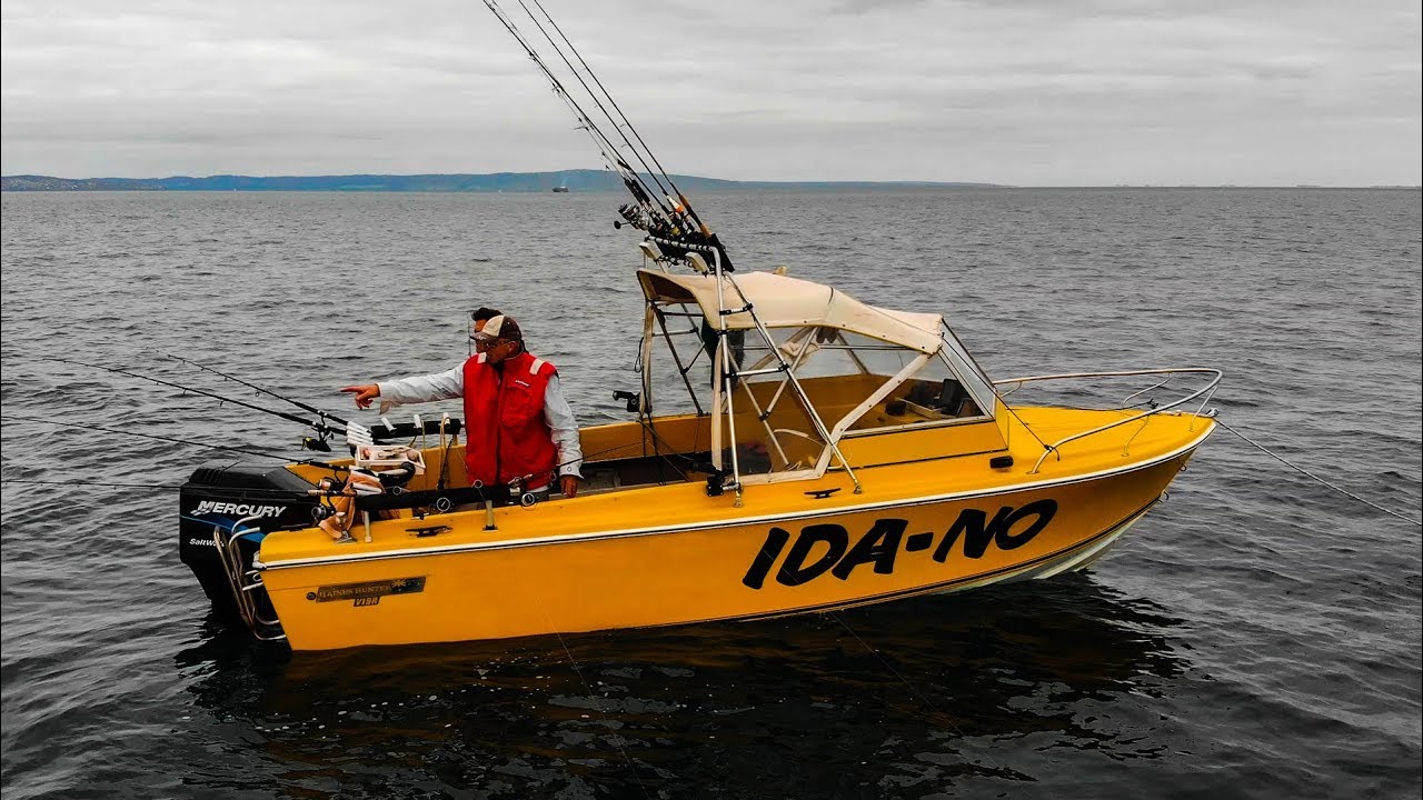 Haines Hunter V19r Old School Boat Fishing - YouTube