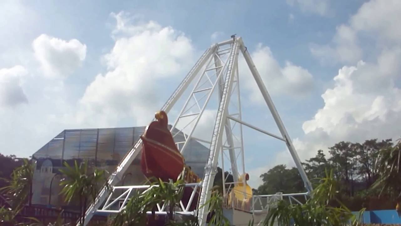 Pirate Ship Ride: EDA world, Kaohsiung - YouTube