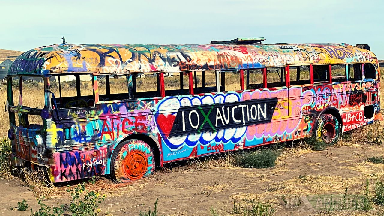 SPRAY PAINT + OLD BUS = 10X AUCTION ART, Guess the Town? - YouTube