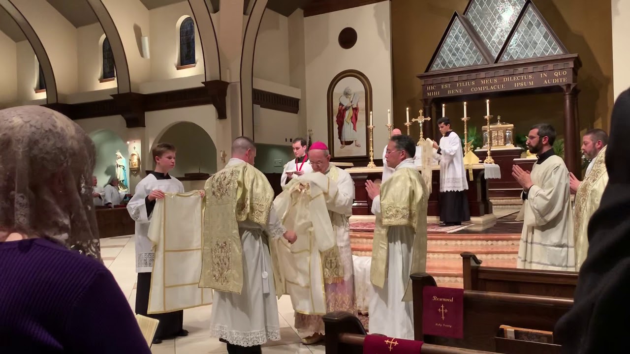 Bishop Athanasius Schneider vesting - YouTube