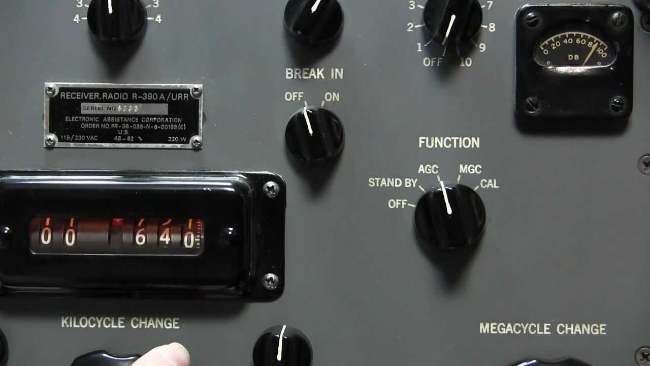 EAC R-390A /URR Radio Receiver - YouTube
