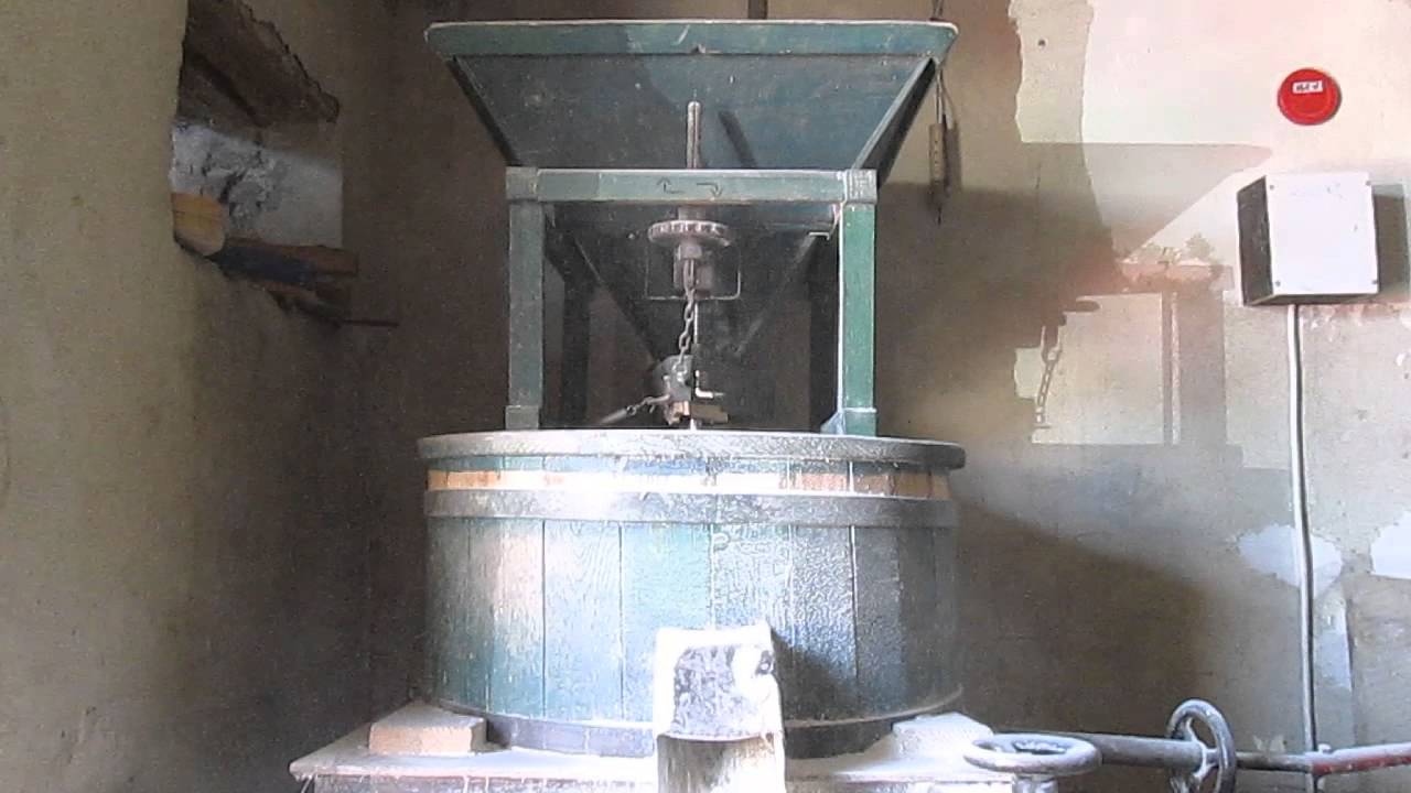 Moara cu piatra , pentru cereale - YouTube