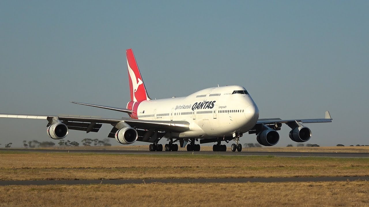Avalon Airshow 2019 | Qantas Boeing 747-438 [VH-OJU] Arrival - YouTube