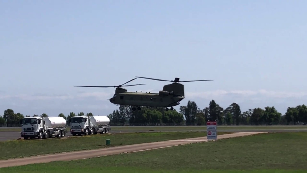 Chinooks at East Sale RAAF Base - YouTube