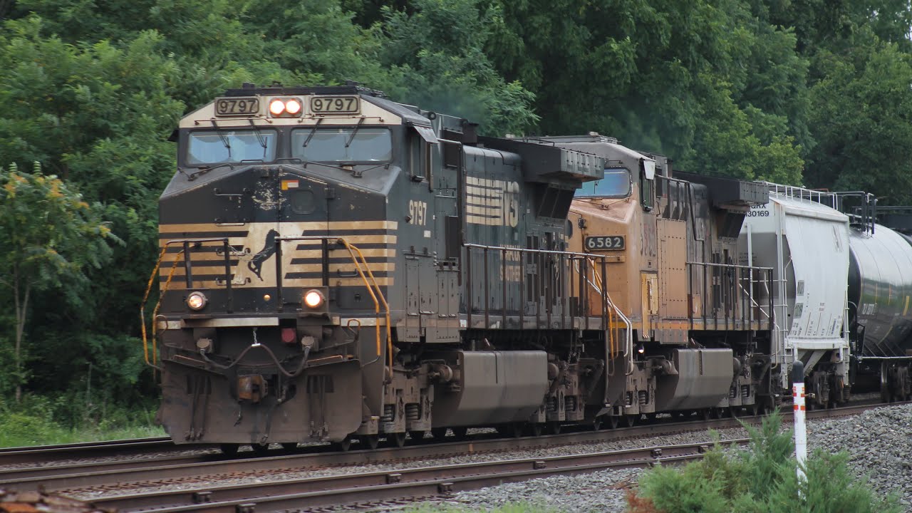 NS 65E w/ UP 6582 Hummelstown, PA Harrisburg Line - YouTube