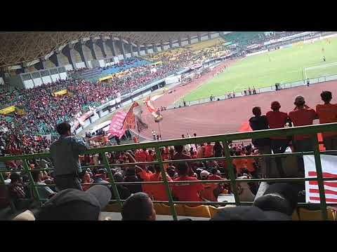 Persija Jakarta vs Bhayangkara FC supporter The Jak mania bergemuruh