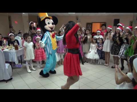 Лезгинка . Микки Маус зажигает на корпоративе.Mickey-mouse LEZGINKA