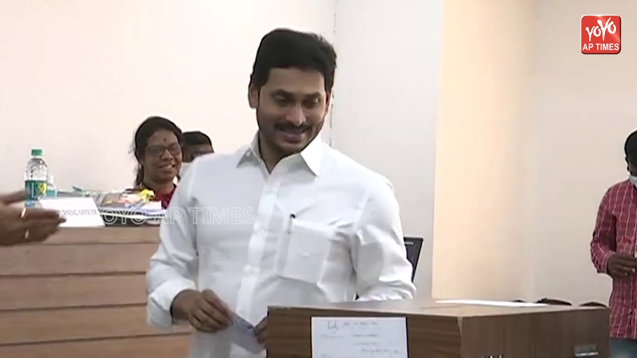 AP CM YS Jagan Convoy Visuals | YSRCP | YS Jagan Meets Governor | AP ...