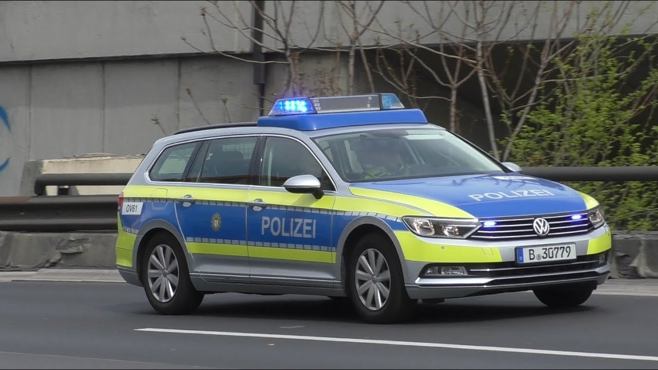 Autobahnpolizei Berlin Einsatzfahrt - YouTube