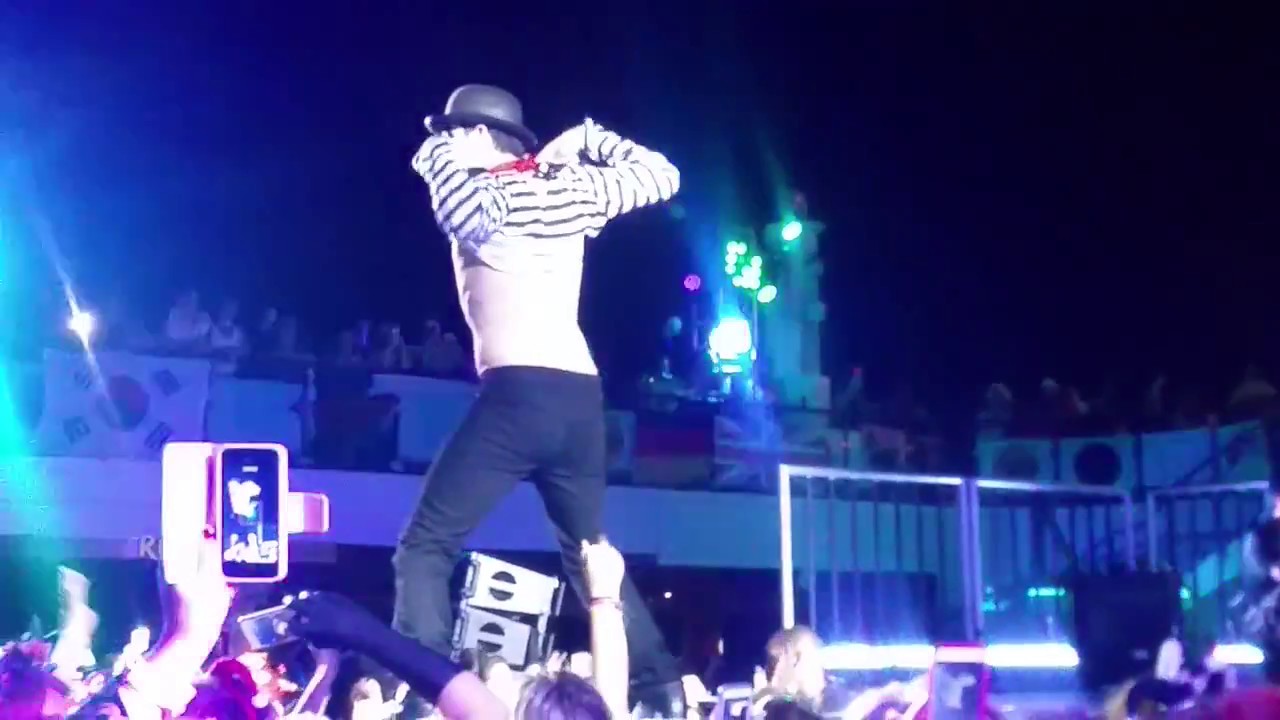 NKOTB Cruise 2016 Jordan Knight Dancing Halloween Night - YouTube