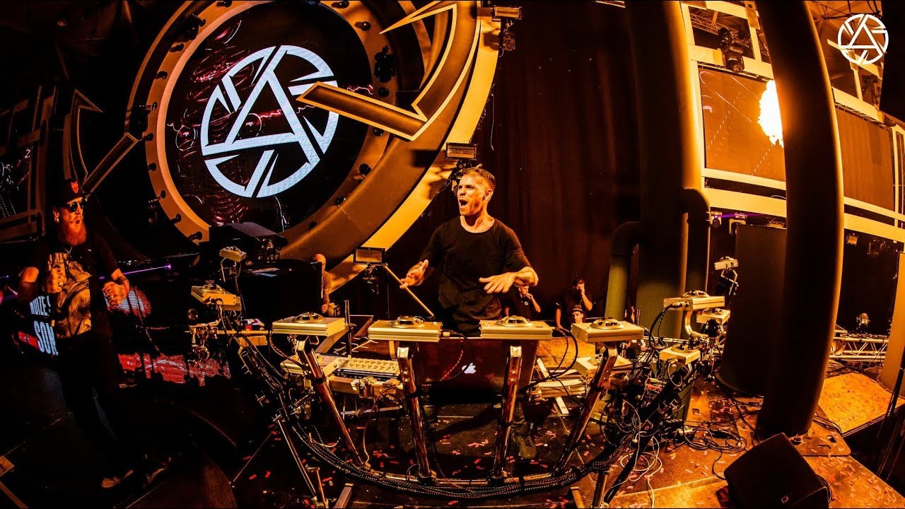 The Return of Noize Suppressor presents Sonar at Resonate! - YouTube