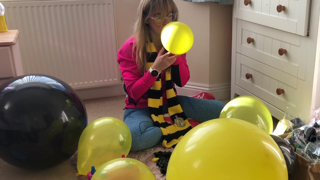 HARRY POTTER HUFFLEPUFF themed balloon colours blowing up - YouTube