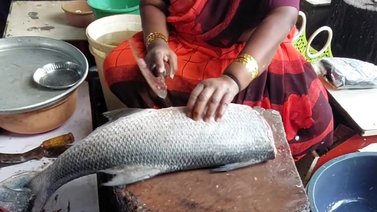 Fish cutting video|| Big Rawas fish cutting @Malad fish market ||whole ...