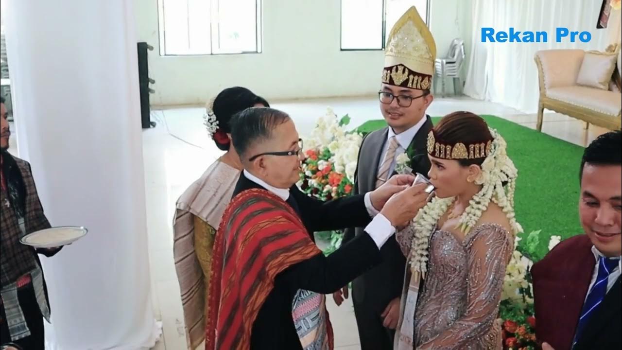 Prosesi Adat Venansius Aritonang & Cyndi Putri Permata SARI - YouTube